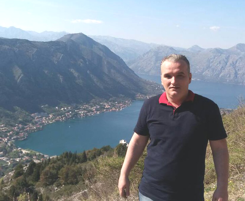 Ne u NATO: Bacio bombu u dvorište američke ambasade i izvršio ...